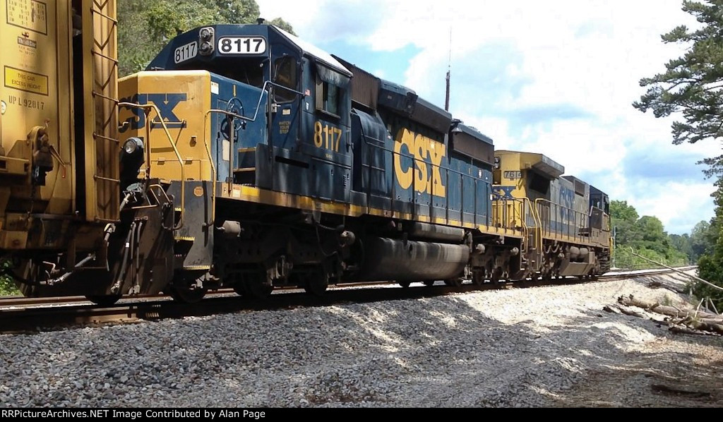 CSX C40-8 7614 and SD40-2 8117